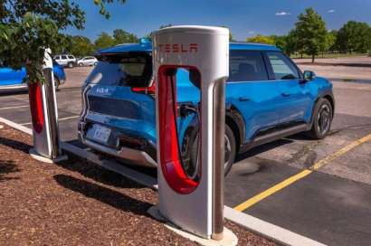 Things to Know Before Charging Your Kia at a Tesla Supercharger