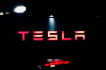 Tesla Plans Smarter, Safer Doors for the Future